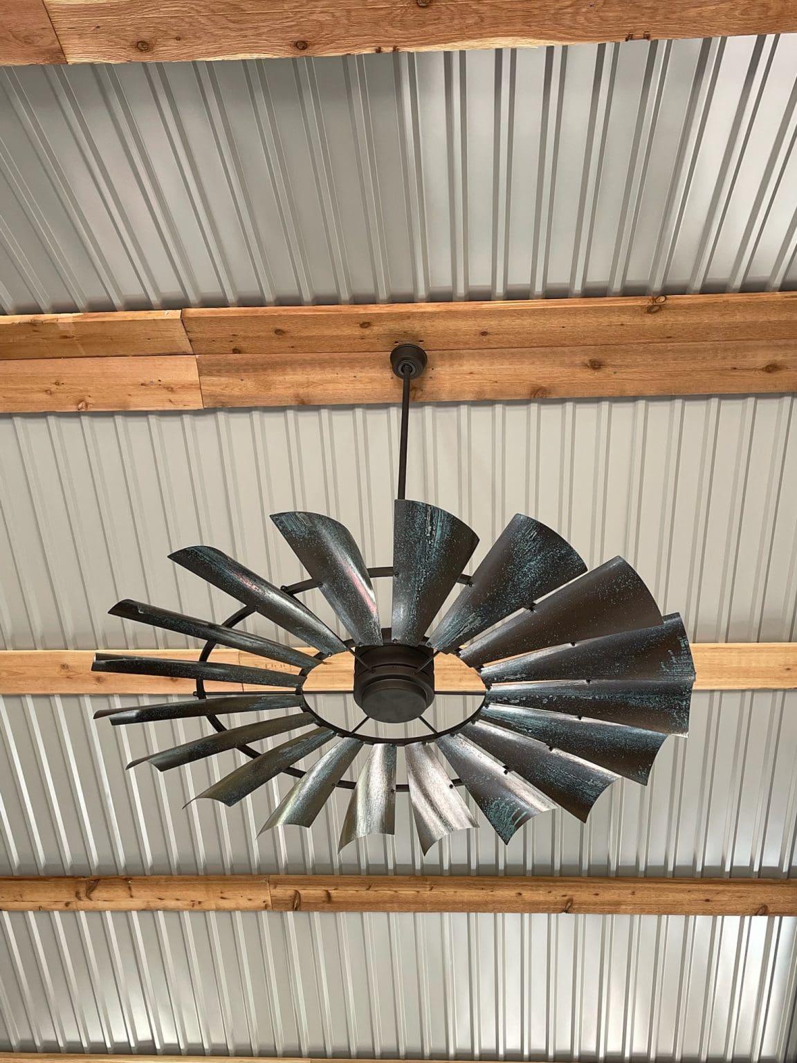 Benefits of Windmill Ceiling Fans During Winter Months