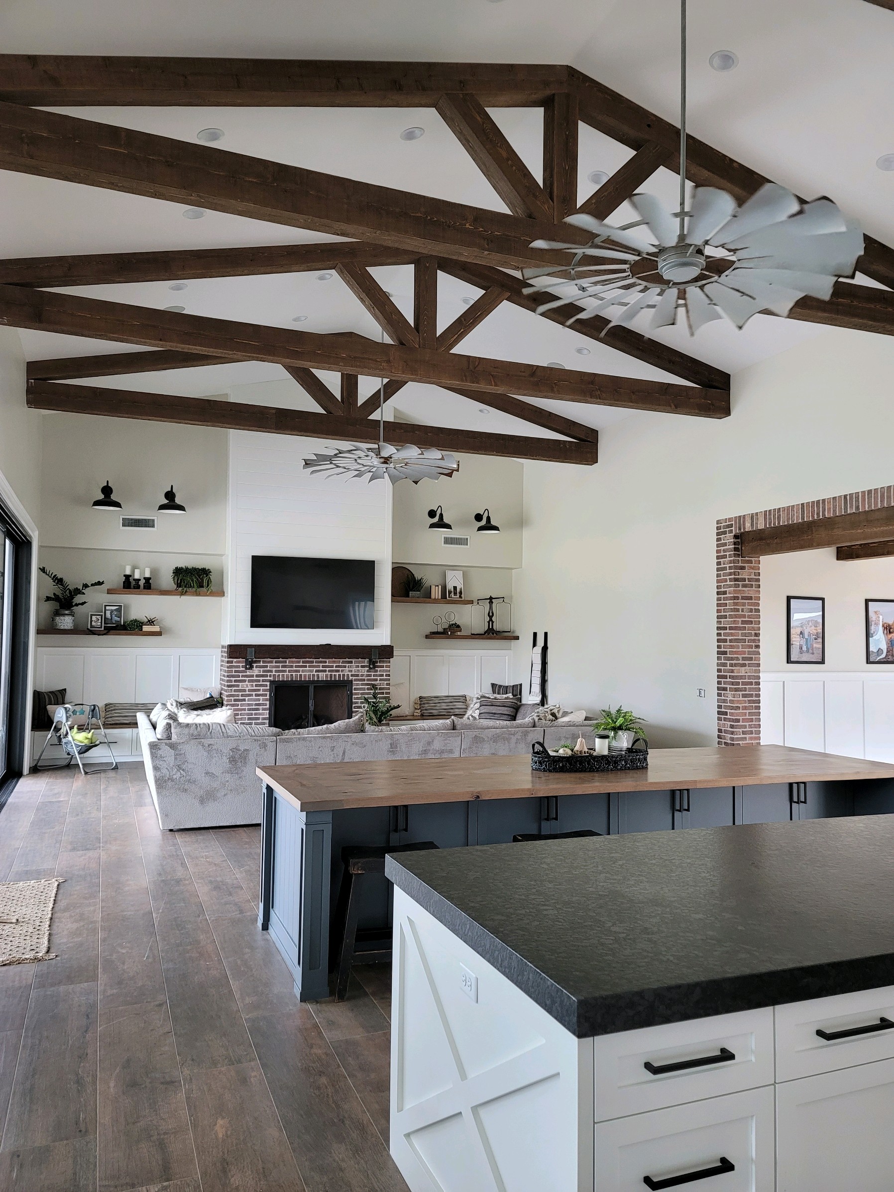 THE ULTIMATE GUIDE TO MODERN FARMHOUSE DECOR